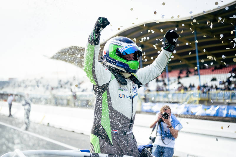 Niels Langeveld wint, maar Marcel Dekker is kampioen - Mazda MX-5 Cup
