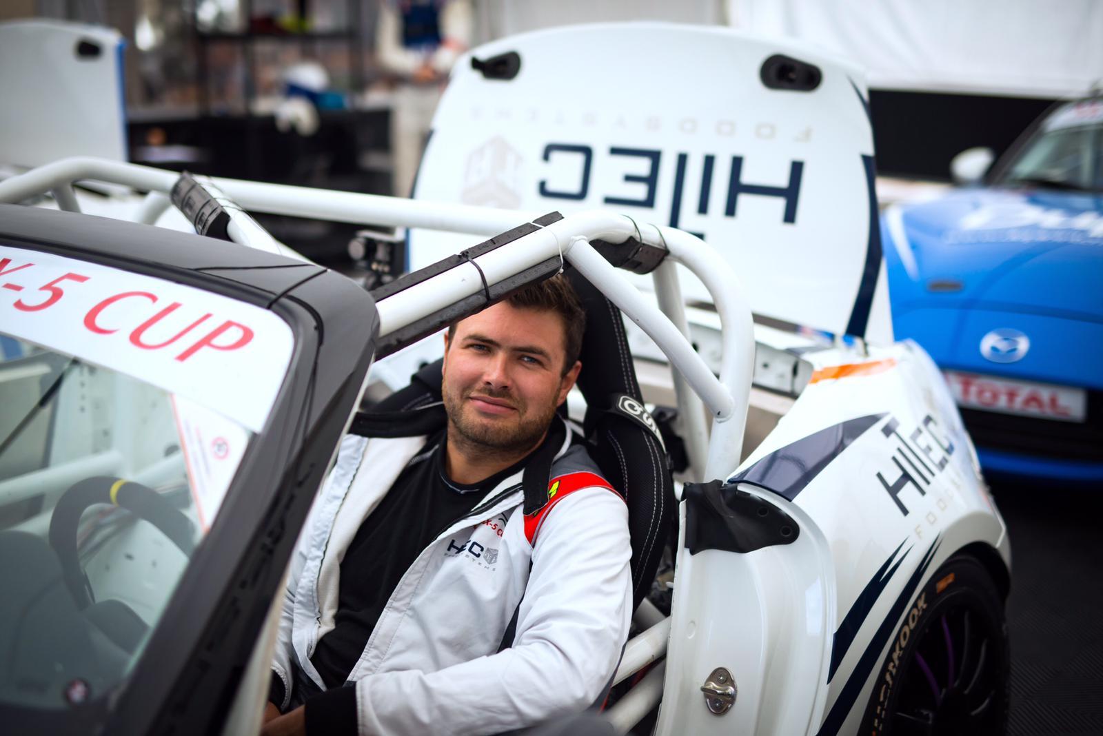 Melvin van Dam van tv-kijker naar coureur in de Mazda MX-5 Cup - Mazda ...