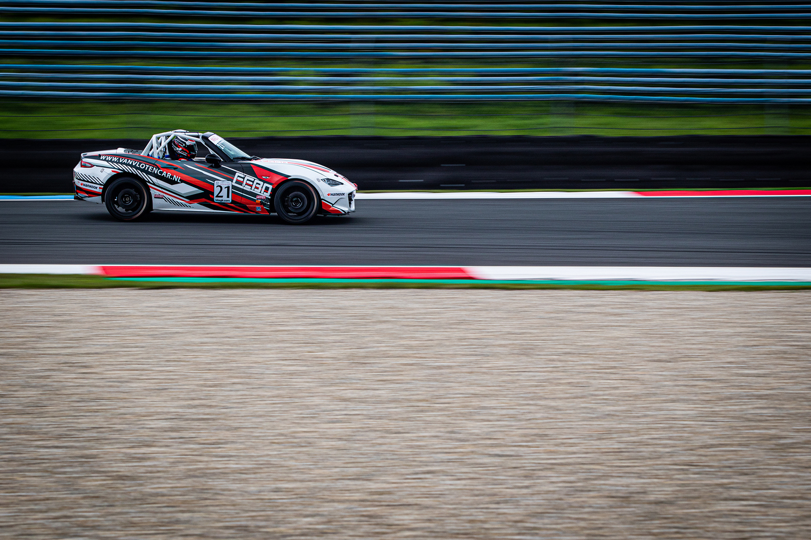 Pim van Riet is snel in alles met vier wielen - Mazda MX-5 Cup