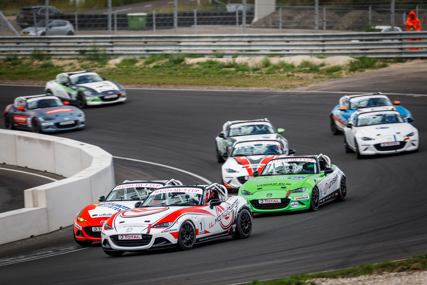 Mazda MX-5 Cup rijdt zich in de kijker tijdens Gamma Racing Day - Mazda ...