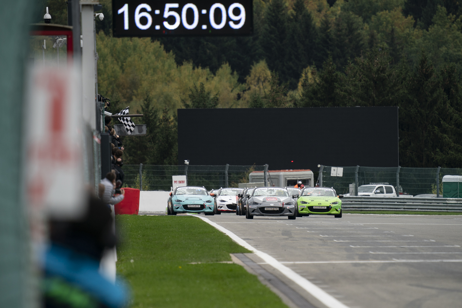Niels Langeveld verslaat Marcel Dekker in thriller op Spa - Mazda MX-5 Cup