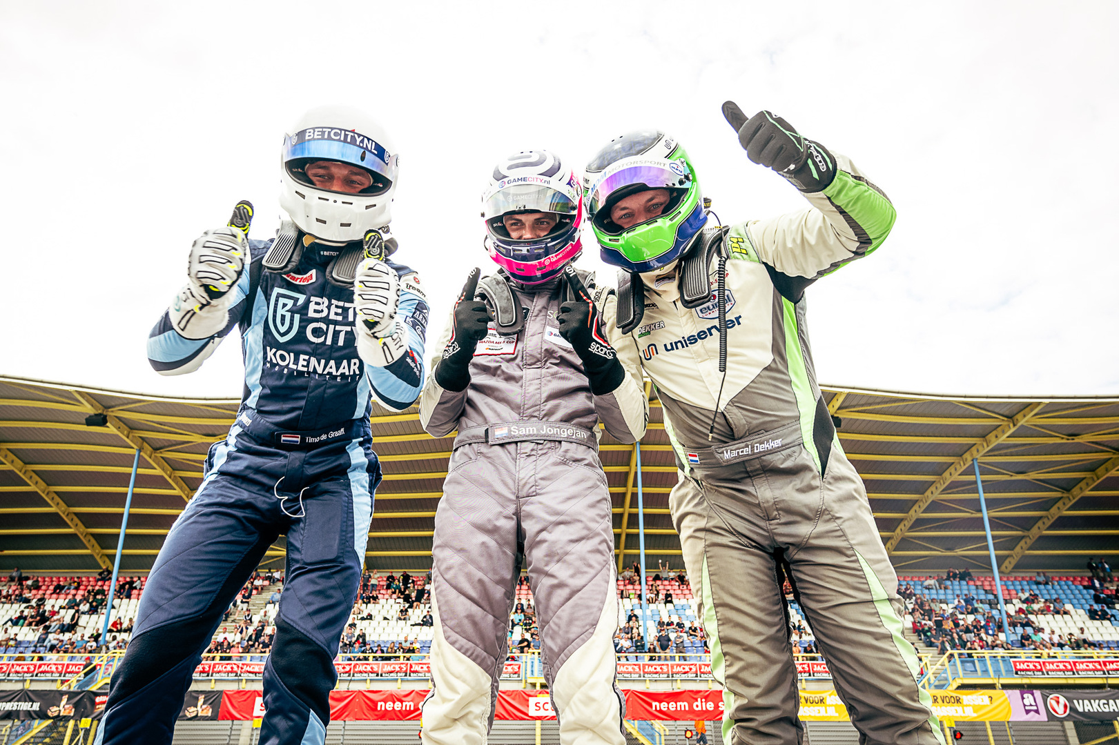 Sam Jongejan wint spektakelstuk op Assen - Mazda MX-5 Cup