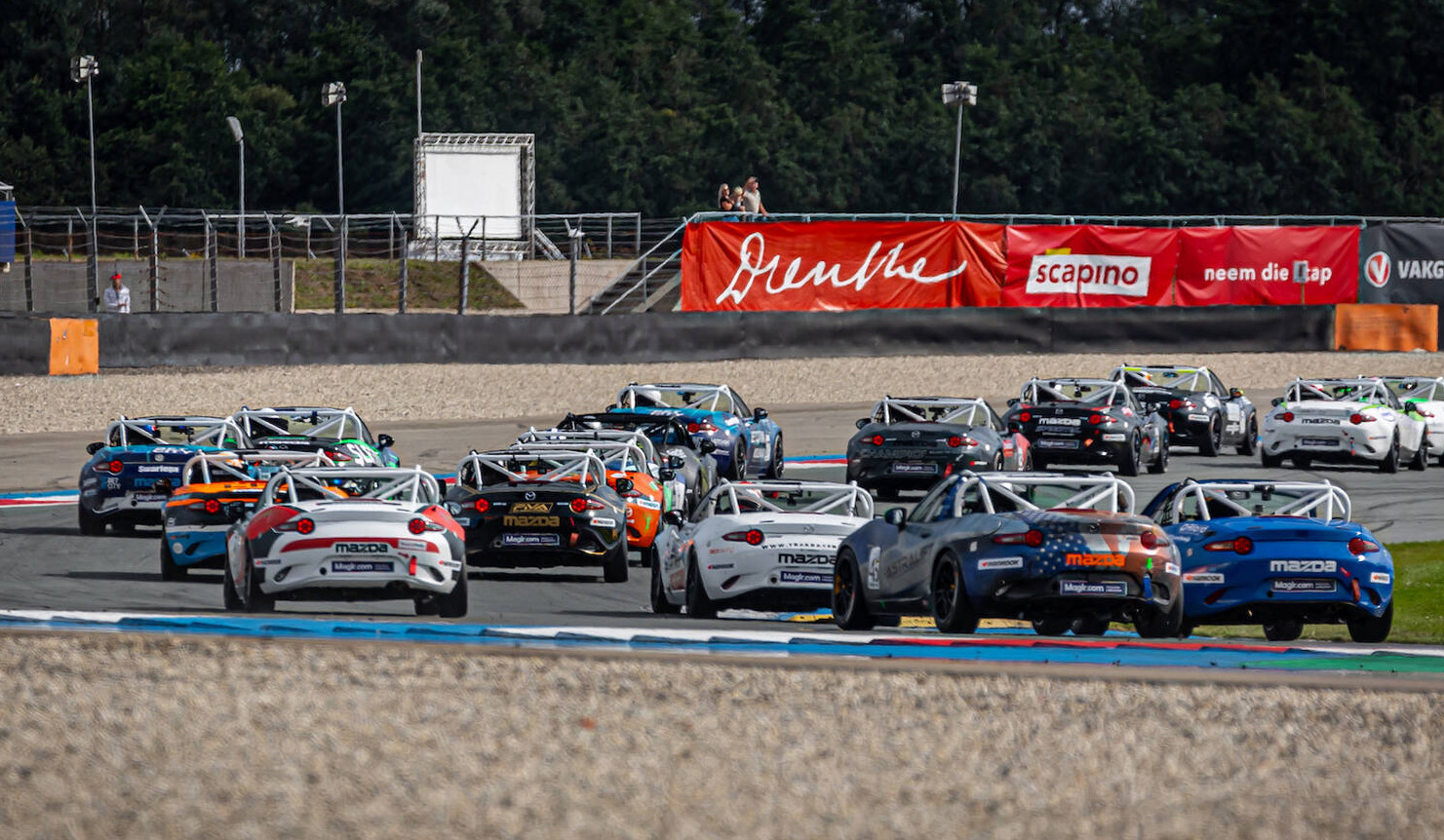 Wordt het Sam Jongejan of toch Lorenzo van Riet? - Mazda MX-5 Cup