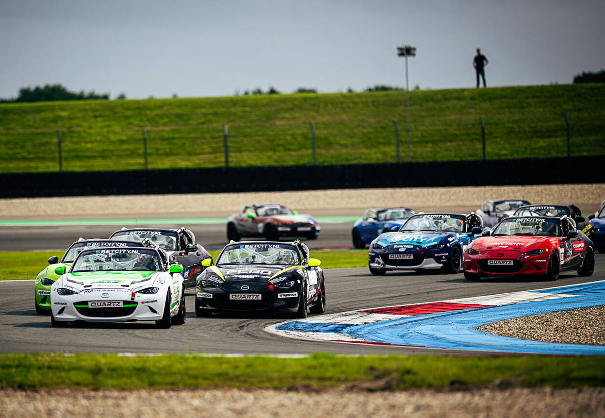 Wordt het Sam Jongejan of toch Lorenzo van Riet? - Mazda MX-5 Cup