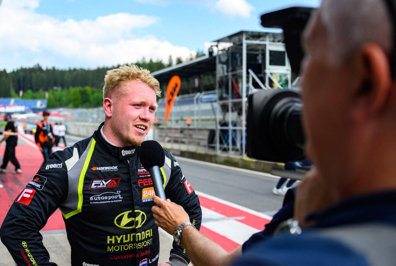 Lorenzo van Riet is altijd in de voorhoede te vinden - Mazda MX-5 Cup