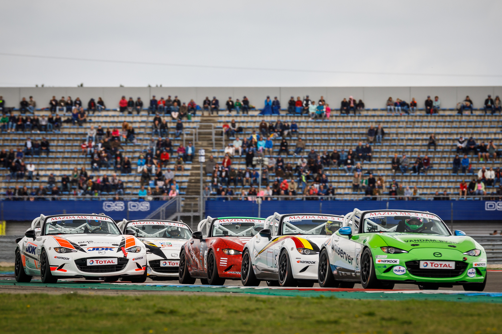 Wie racen er naar het Mazda MX-5 podium tijdens de TCR Spa 500? - Mazda ...